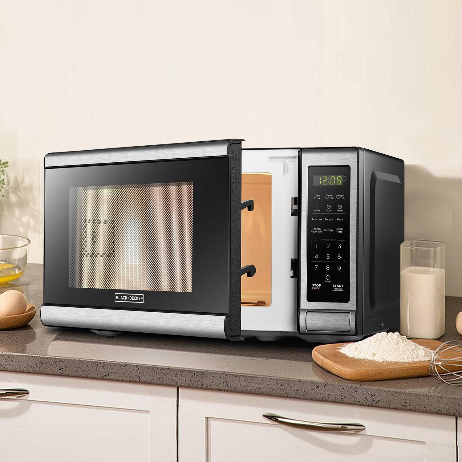BLACK+DECKER EM720CB7 Digital Microwave Oven Review - Kitchen Gear Review